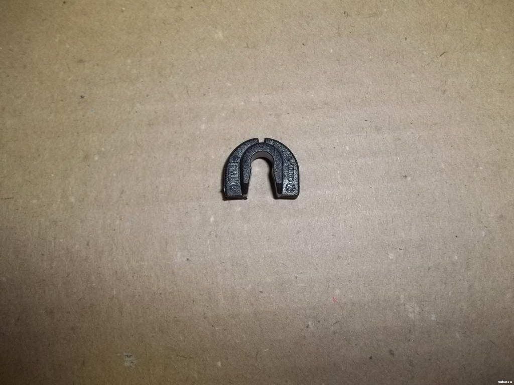 Щиток под фару клипса НЕ ПОСТАВЛЯЕТСЯ VAG 701805163