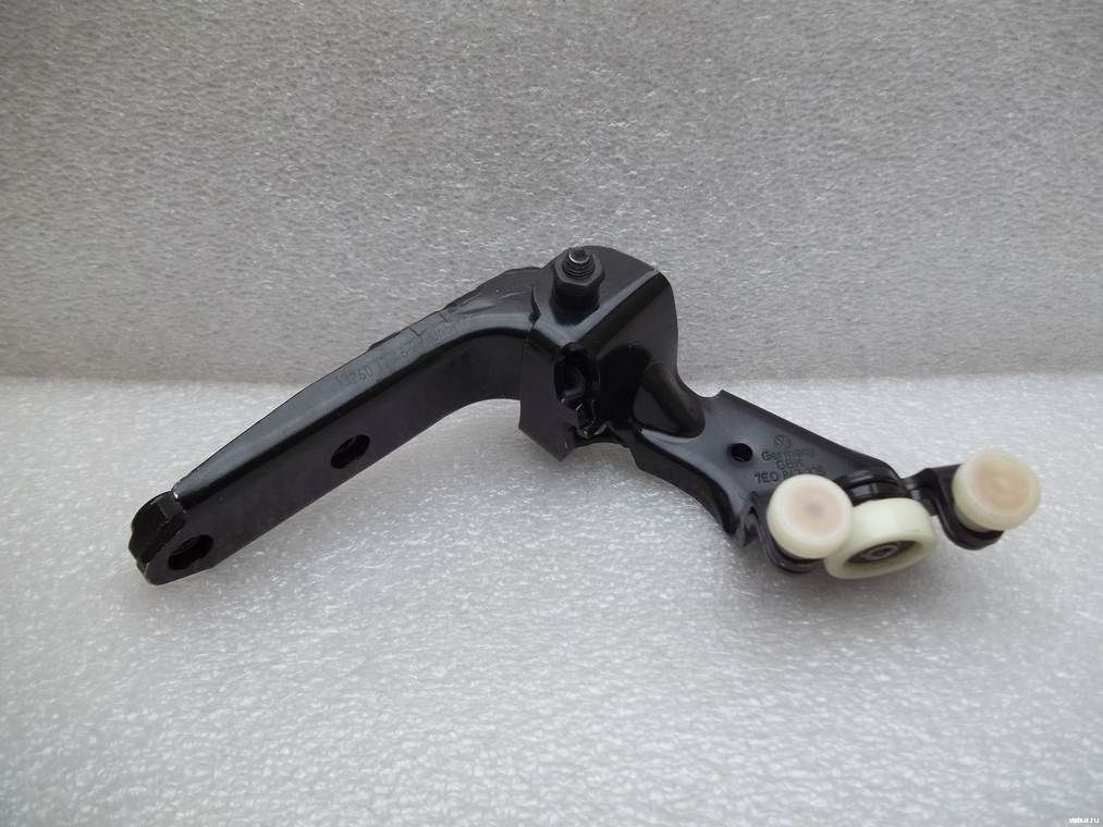 Кронштейн сдвижной двери средний правый VAG 7E0843336A