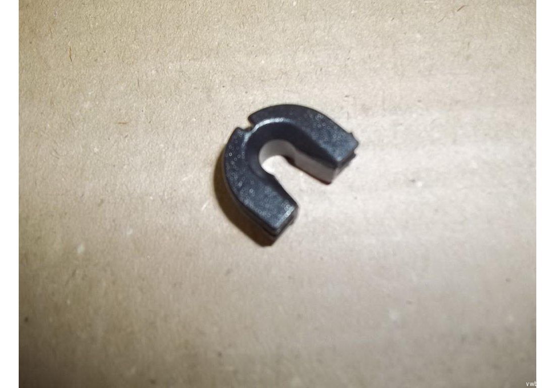 Щиток под фару клипса НЕ ПОСТАВЛЯЕТСЯ VAG 701805163