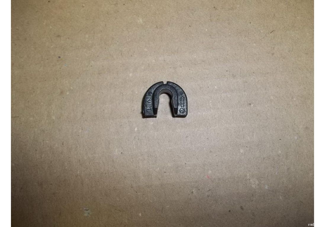 Щиток под фару клипса НЕ ПОСТАВЛЯЕТСЯ VAG 701805163