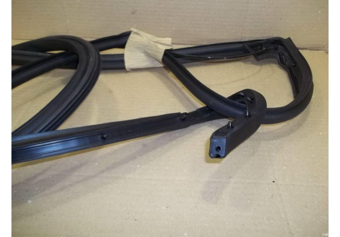 Уплотнитель сдвижной двеpи с датчикам VAG 7E0843786A