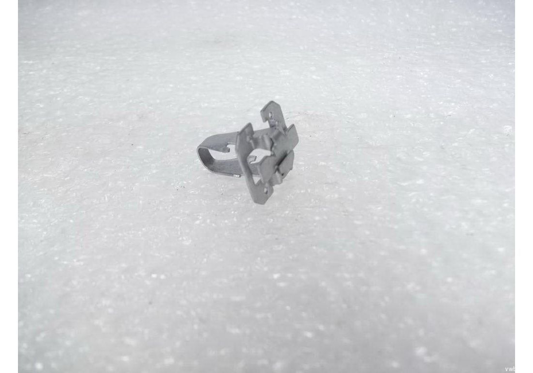 Пистон обшивки VAG 3B0880385B