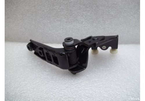 Кронштейн сдвижной двери средний правый VAG 7E0843336A